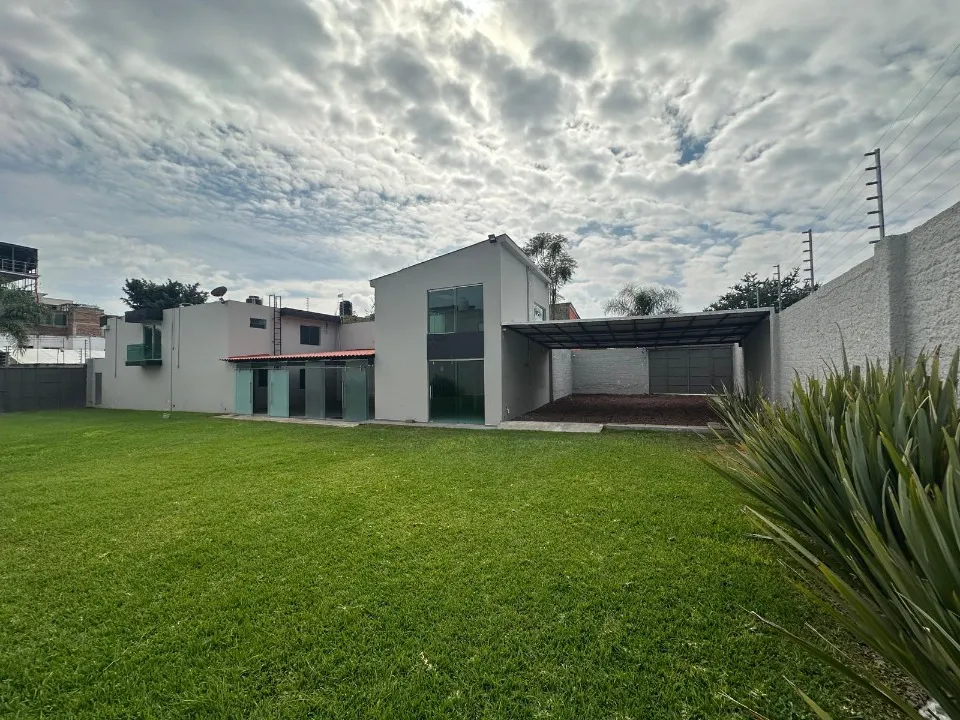 Bodega Comercial en renta en Bugambilias, Zapopan.